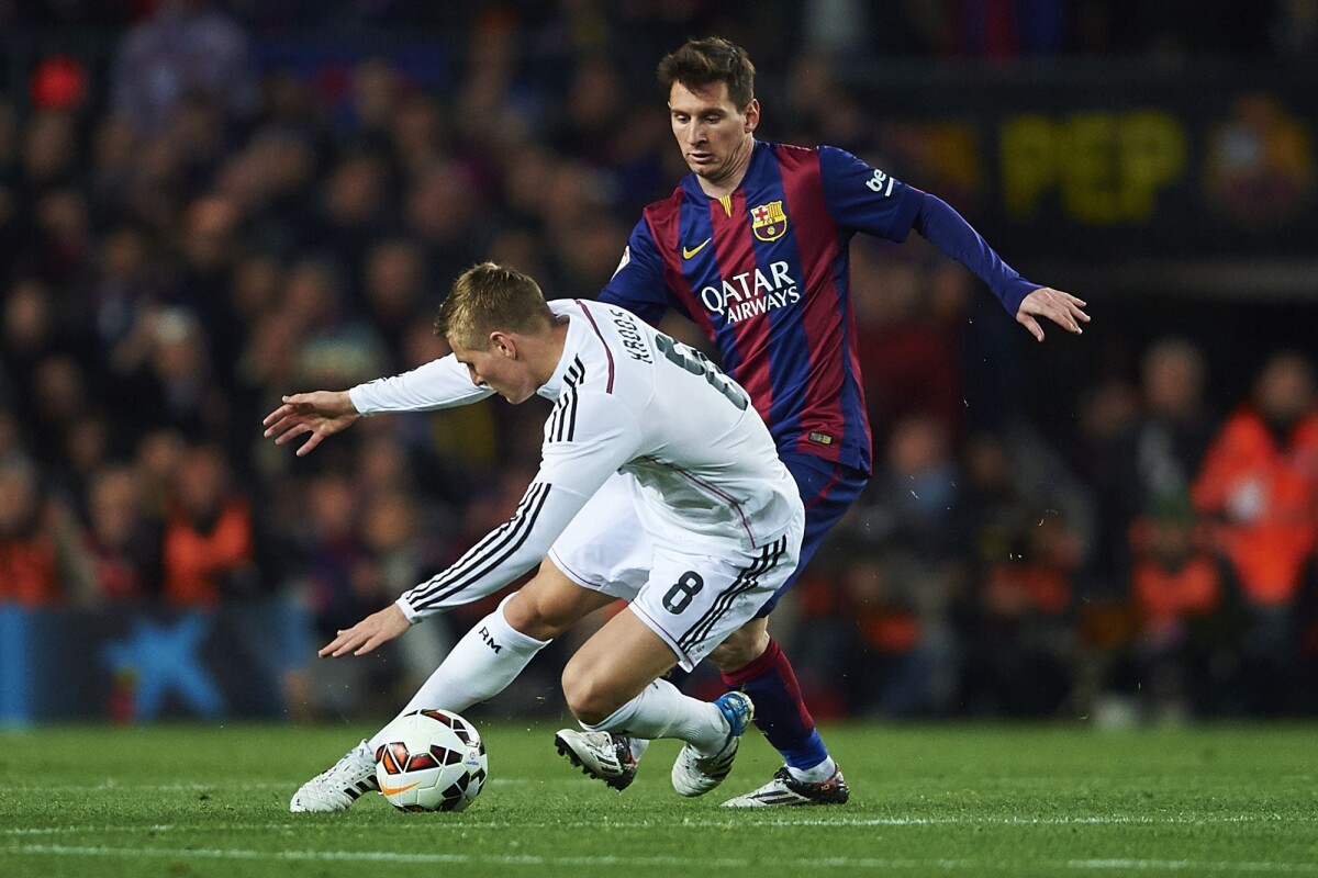 Photo : Toni Kroos (Real Madrid) et Lionel Messi (FC Barcelone) lors du ...