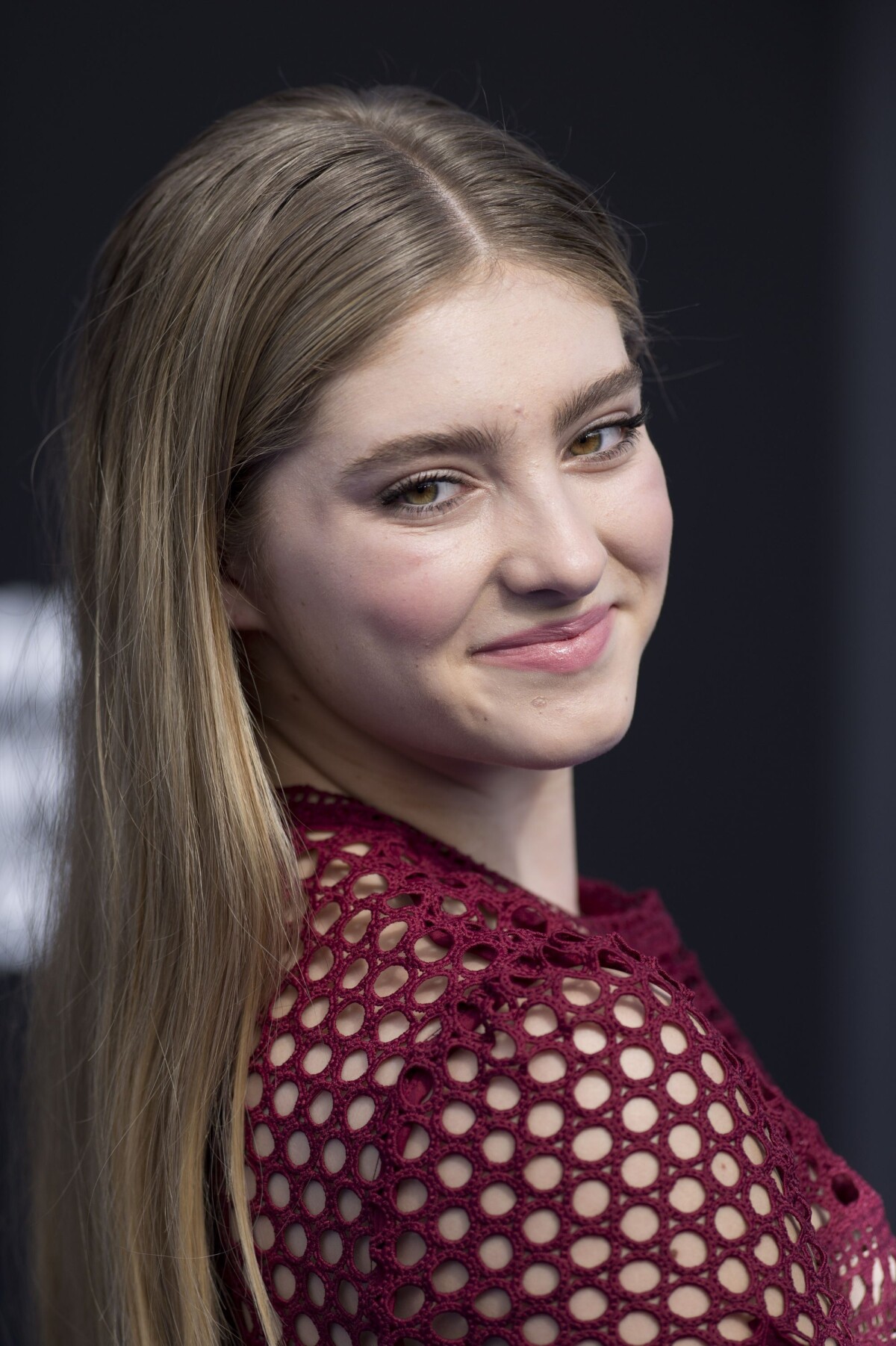 Photo : Willow Shields lors de la première de Tomorrowland (A la ...