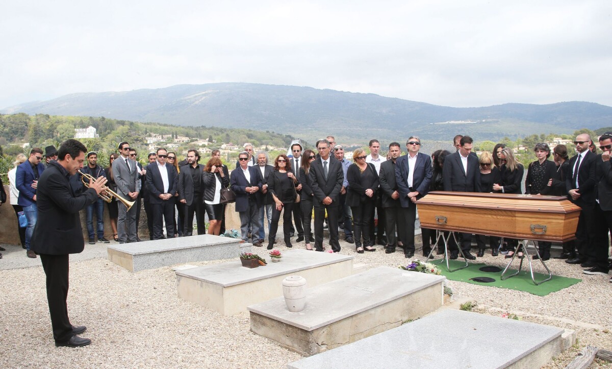 Photo : Poignantes et intimes obsèques de Richard Anthony, le vendredi ...