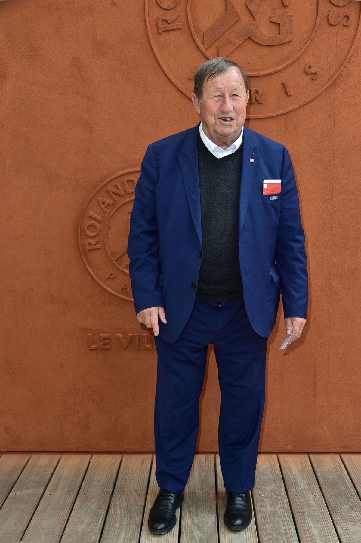 Vidéo : Guy Roux à Roland-Garros à Paris le 27 mai 2015 - Purepeople