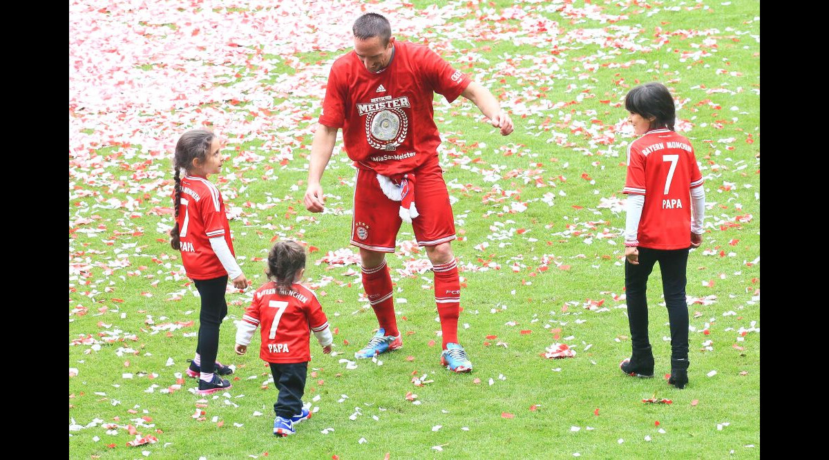 Photo : Franck Ribéry célèbre le titre du Bayern Munich ses enfants, le ...