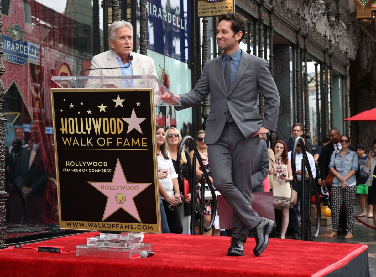 Photo : Paul Rudd, Michael Douglas - Paul Rudd recevant son étoile sur ...