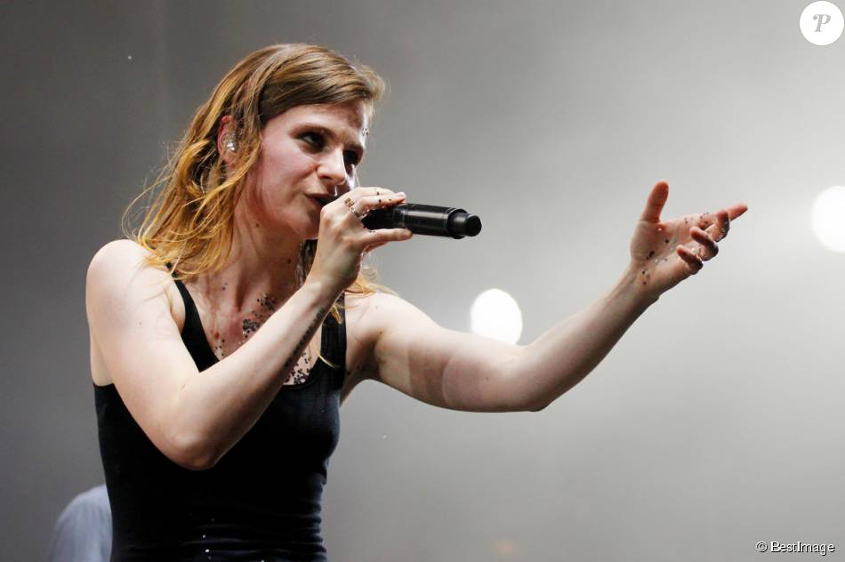 Christine and the Queens en concert lors du Festival Fnac Live devant l ...