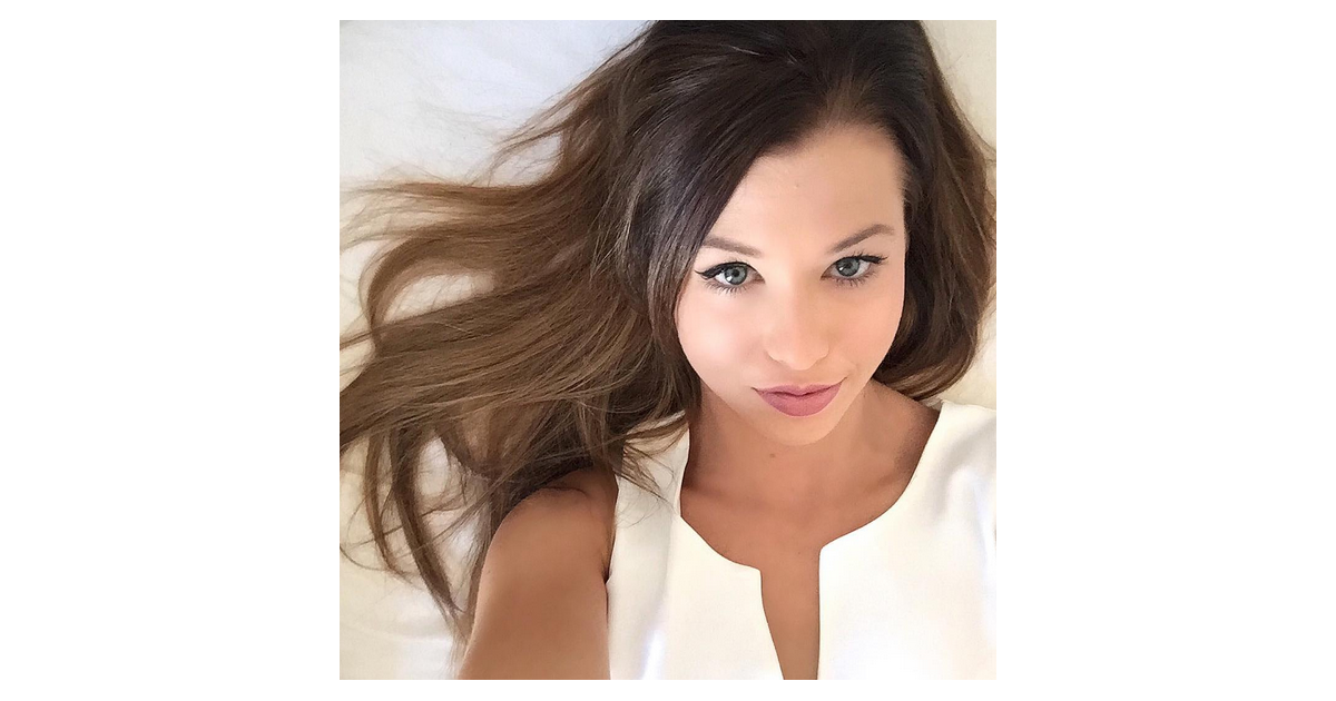 Marie Lopez, alias Enjoy Phoenix, est devenue brune, le 26 août 2015 ...