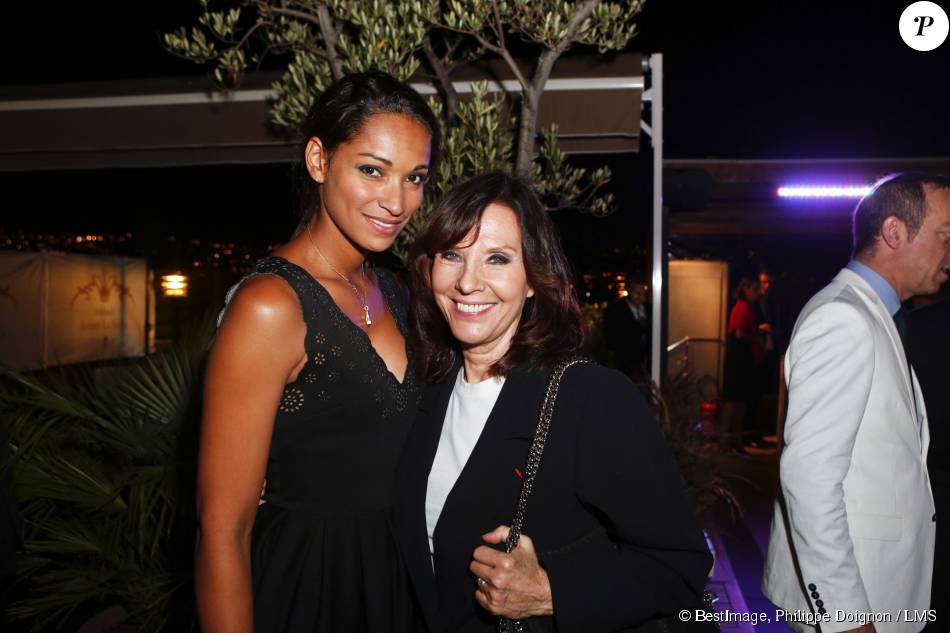 Exclusif - Cindy Fabre et Denise Fabre - Remise du prix Claude Pompidou ... Exclusif - Cindy Fabre et Denise Fabre - Remise du prix Claude Pompidou ...