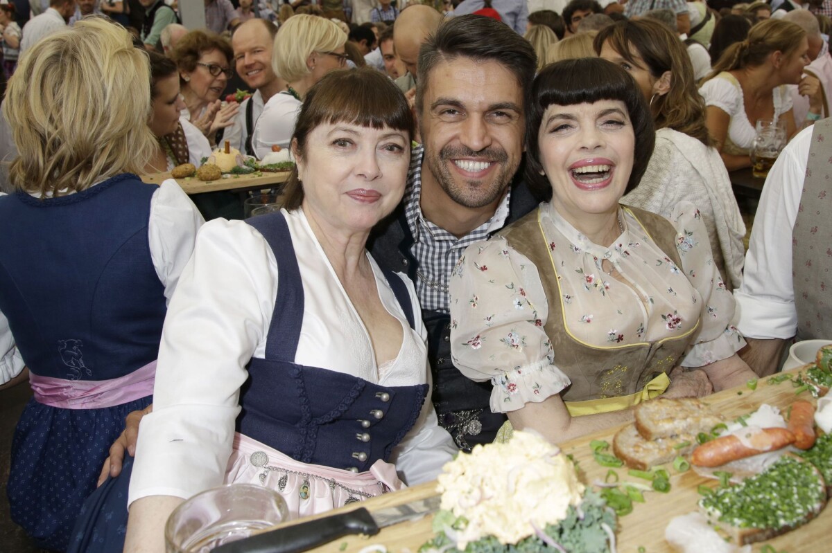 Photo : Monique Mathieu, Daniel Fendler, Mireille Mathieu - Mireille ...