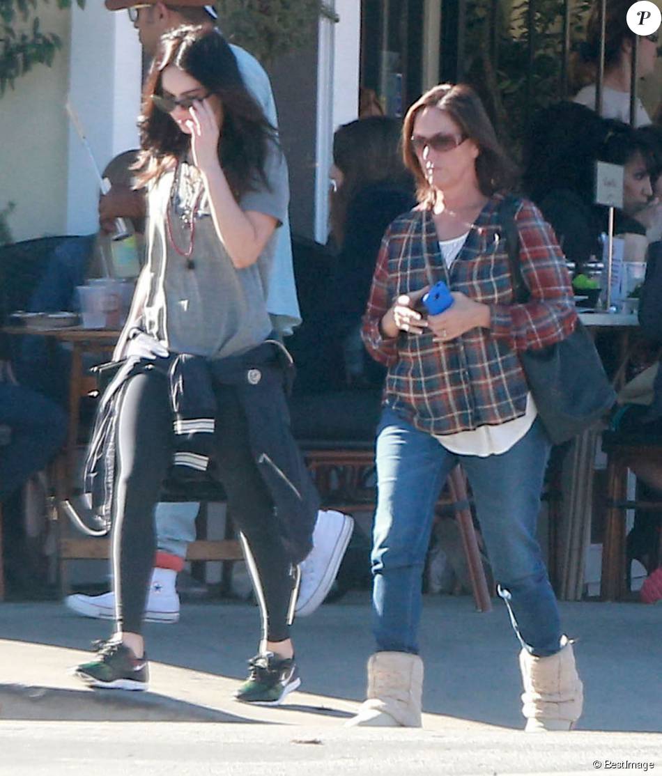Exclusif - Megan Fox est allée déjeuner avec sa mère Gloria au Sweet ...