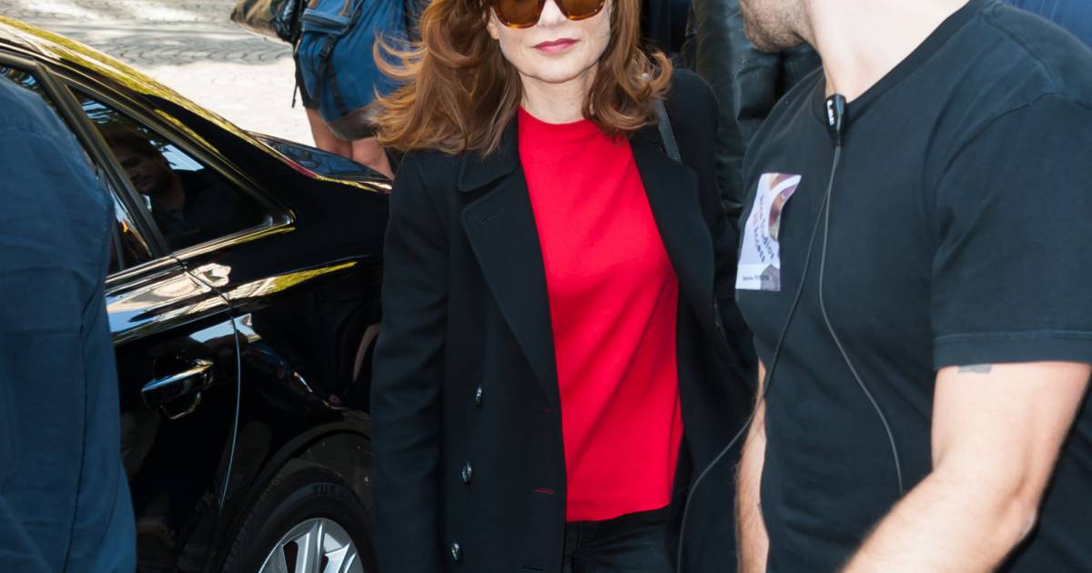 Isabelle Huppert arrive à l'hôtel Potocki pour assister au défilé Acne ...