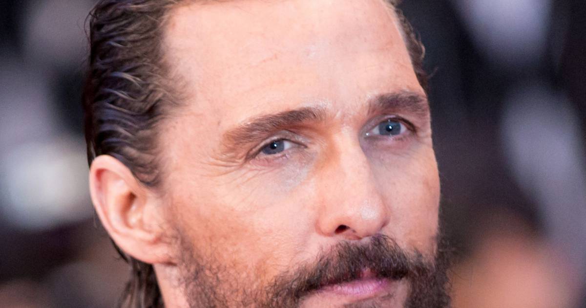 Matthew McConaughey - Montée des marches du film The Sea of Trees (La ...