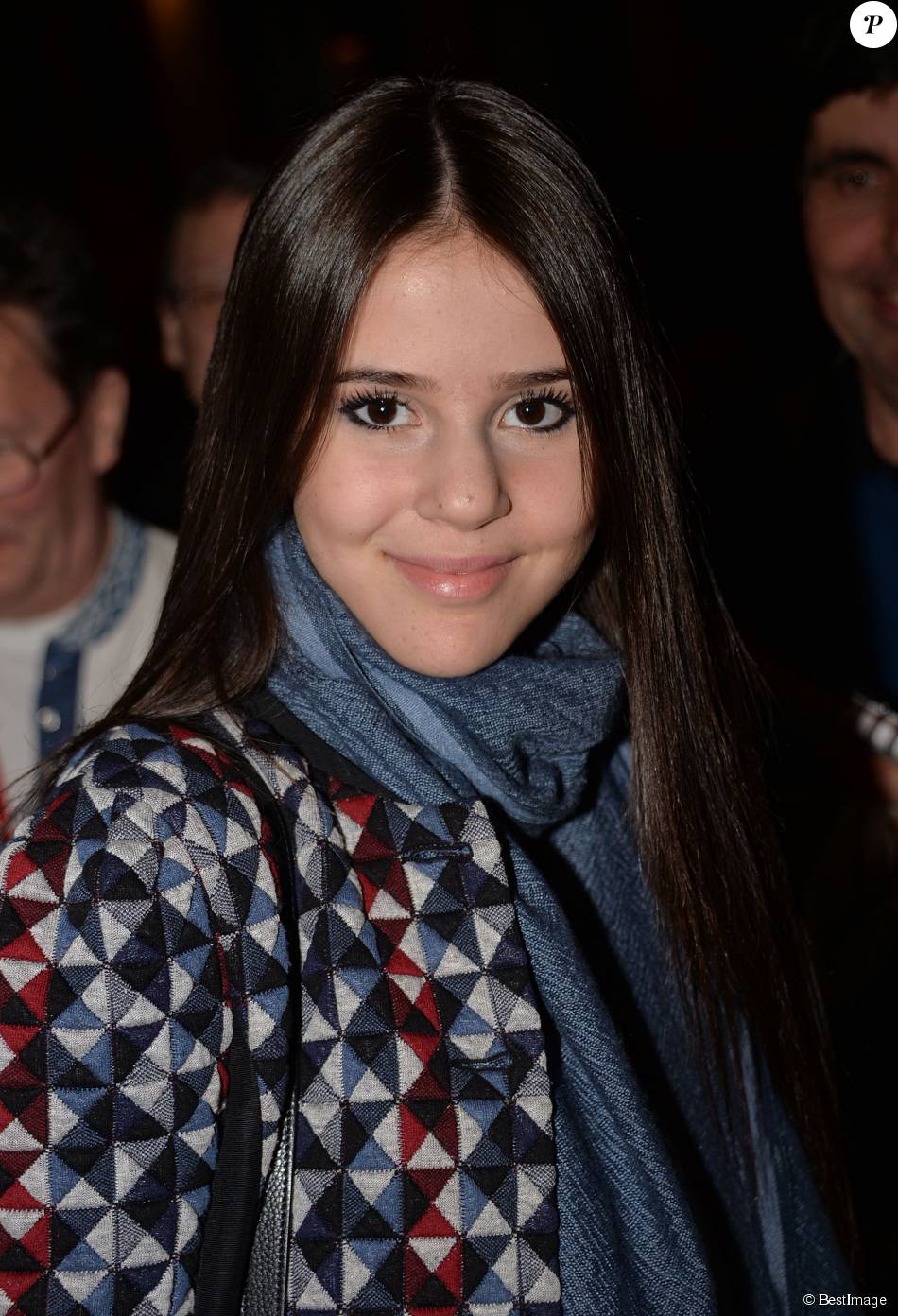 La chanteuse Marina Kaye quitte les studios de la radio RTL où elle ...