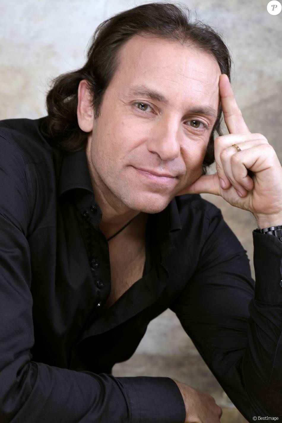 Portrait de Philippe Candeloro à Paris le 17 décembre 2015 - Purepeople
