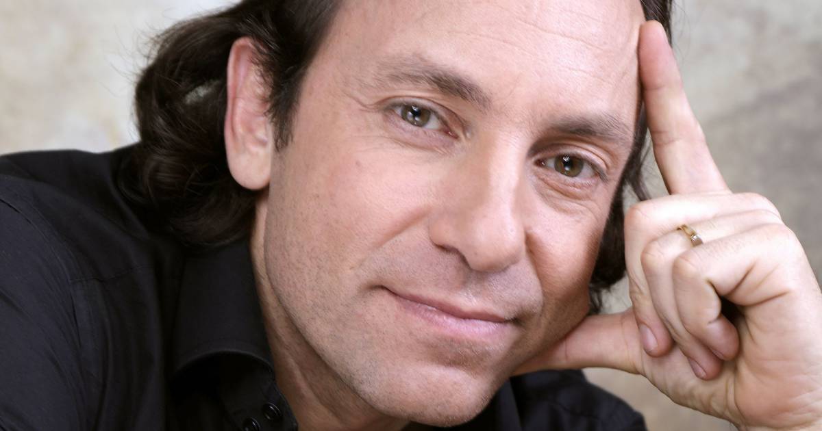 Portrait de Philippe Candeloro à Paris le 17 décembre 2015 - Purepeople