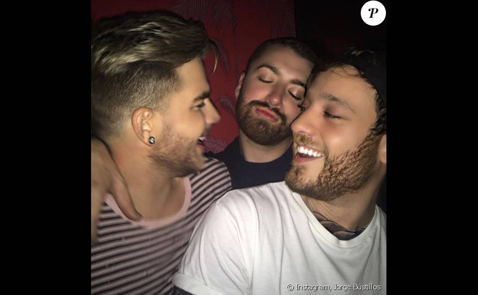 Le DJ Jorge Bustillos avec Adam Lambert et Sam Smith, à New York, mars ...