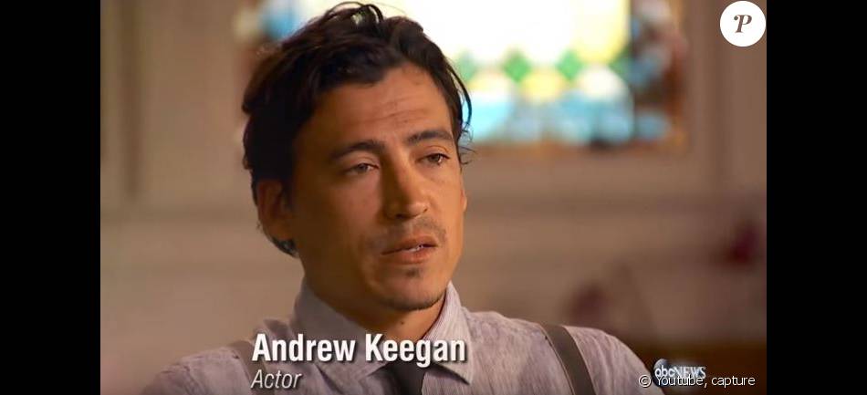 Andrew Keegan en interview pour ABC, lors d'un reportage sur Full ...