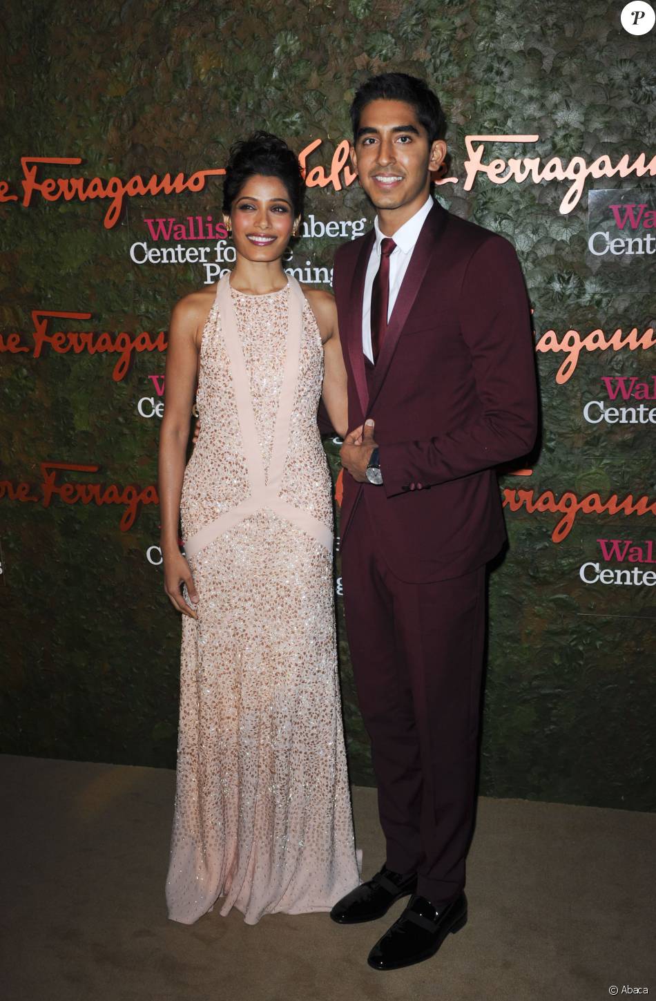 Freida Pinto et Dev Patel à Beverly Hills, Los Angeles, en octobre 2013 ...
