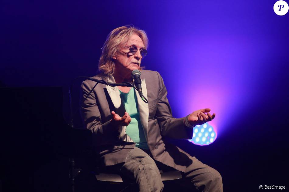 Exclusif - Concert du chanteur Christophe au theatre du casino Barriere ...