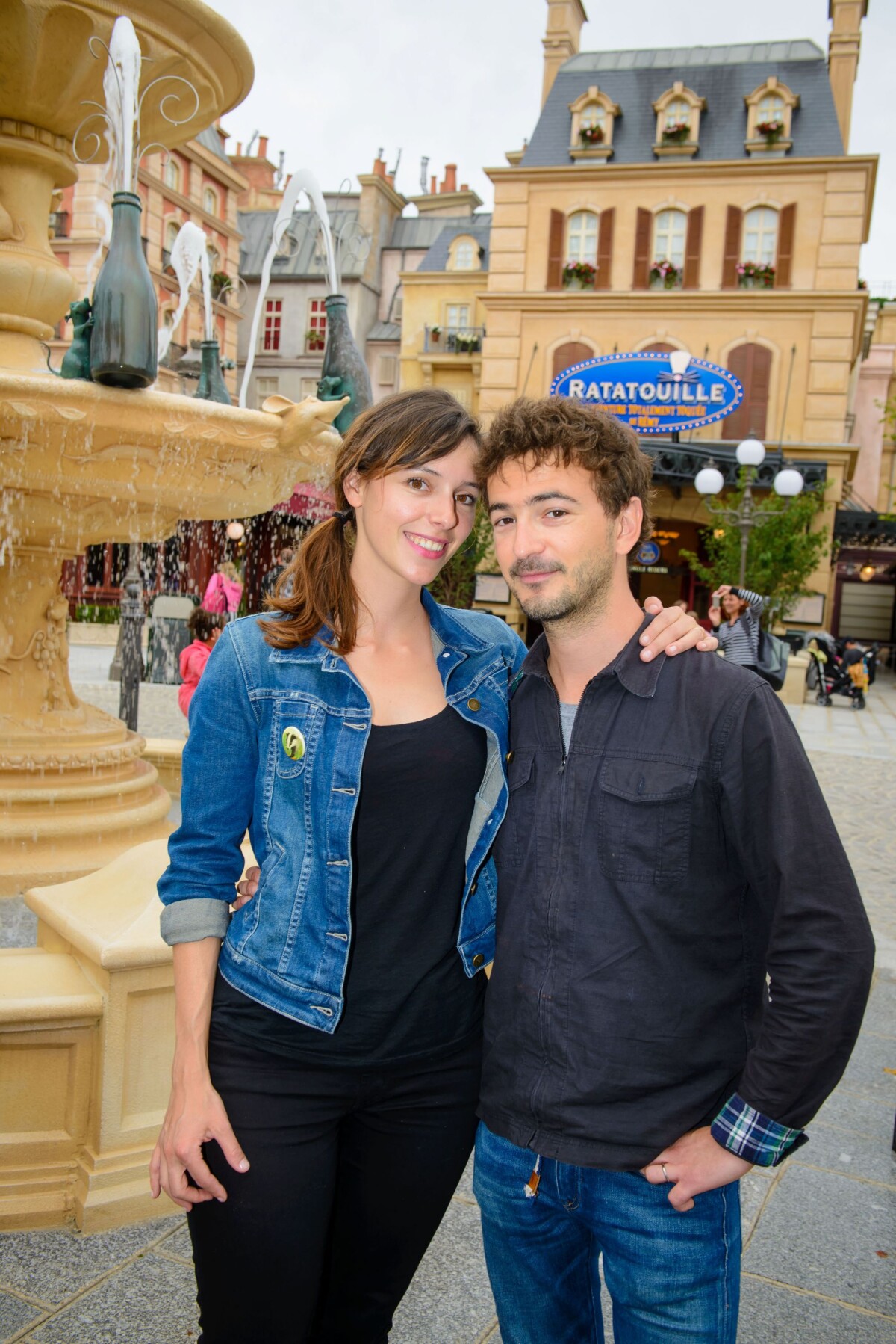 Photo : Renan Luce et Lolita Séchan posent dans les décors de la ...