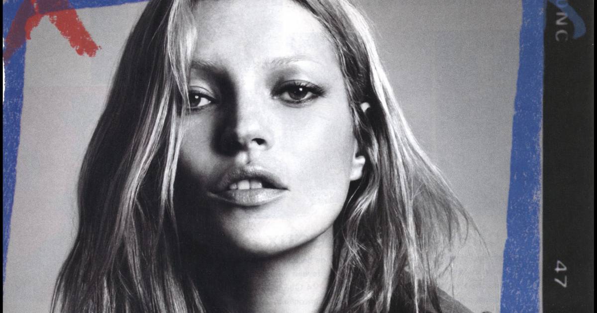 Kate Moss pose pour Calvin Klein en 2006 - Purepeople