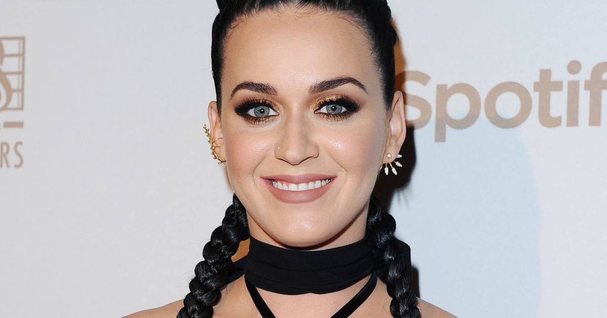 Katy Perry invite les Boxer Braids sur le tapis rouge - Purepeople