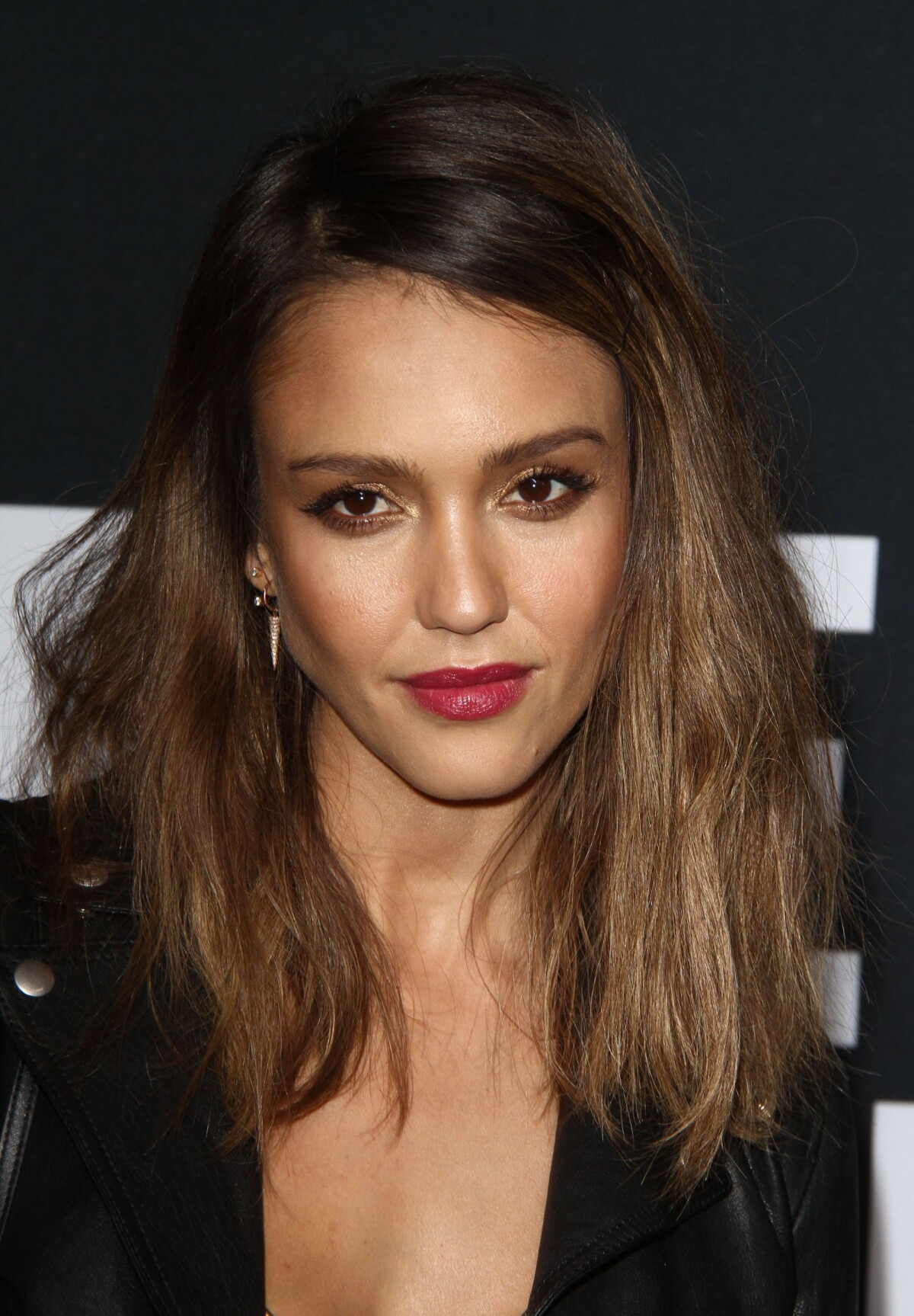 Photo : Jessica Alba - People au défilé Saint Laurent à Hollywood le 10 ...