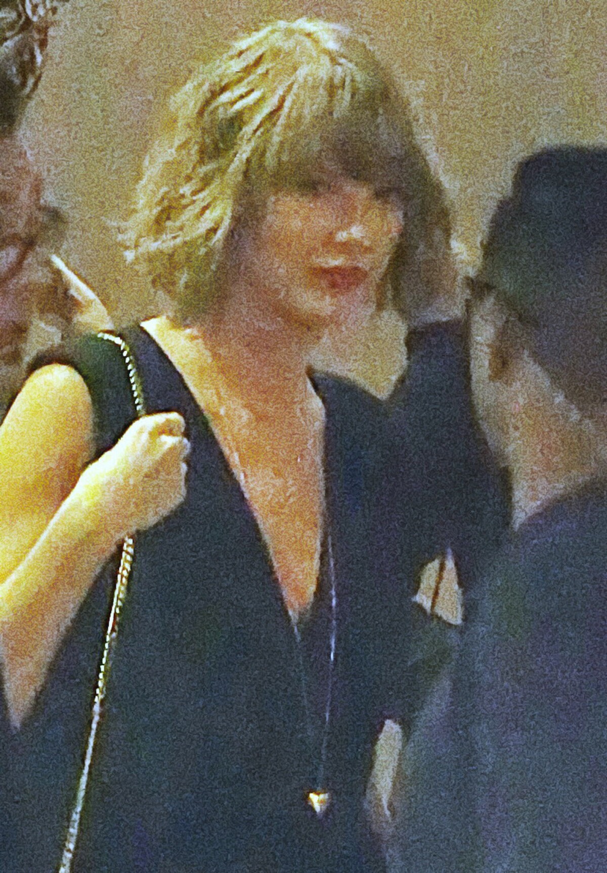Photo : Taylor Swift pour la première fois en photo avec son collier en ...