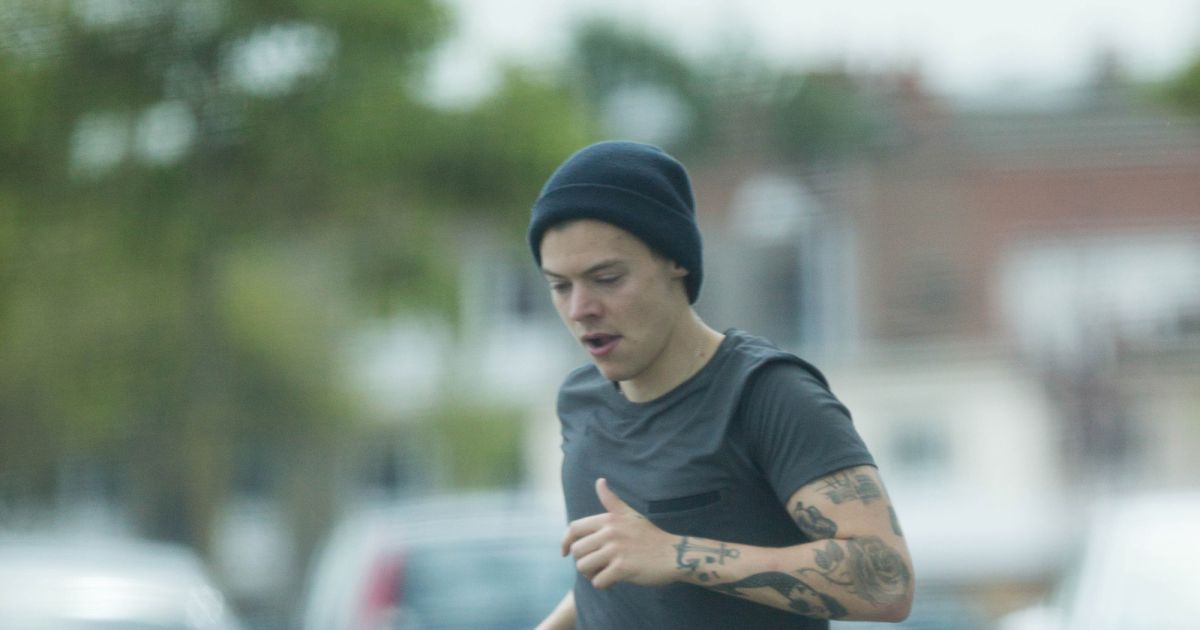 Exclusif - Harry Styles fait un jogging à Dunkerque le 16 juin 2016 ...