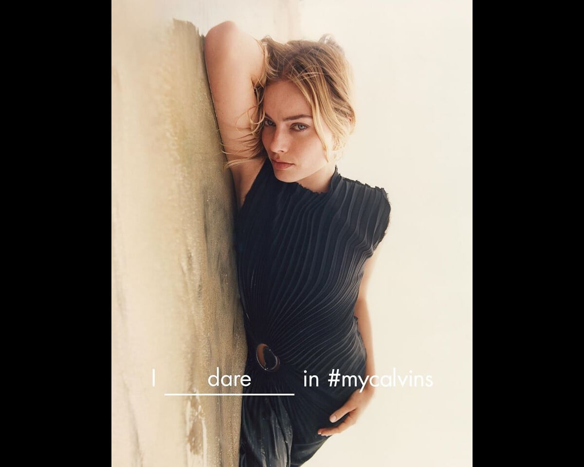 Photo : Margot Robbie - Campagne #mycalvins de Calvin Klein, automne ...