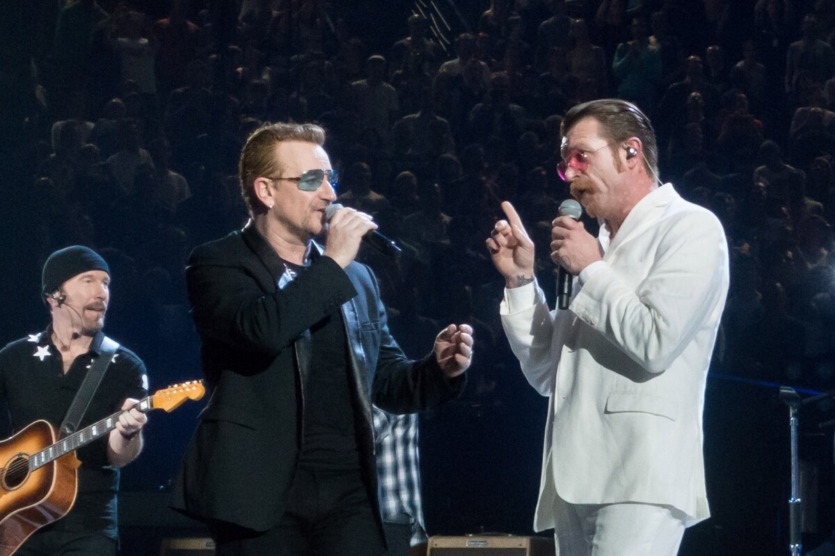 Photo : Bono et Jesse Hughes - Le groupe Eagles of Death Metal (qui ...
