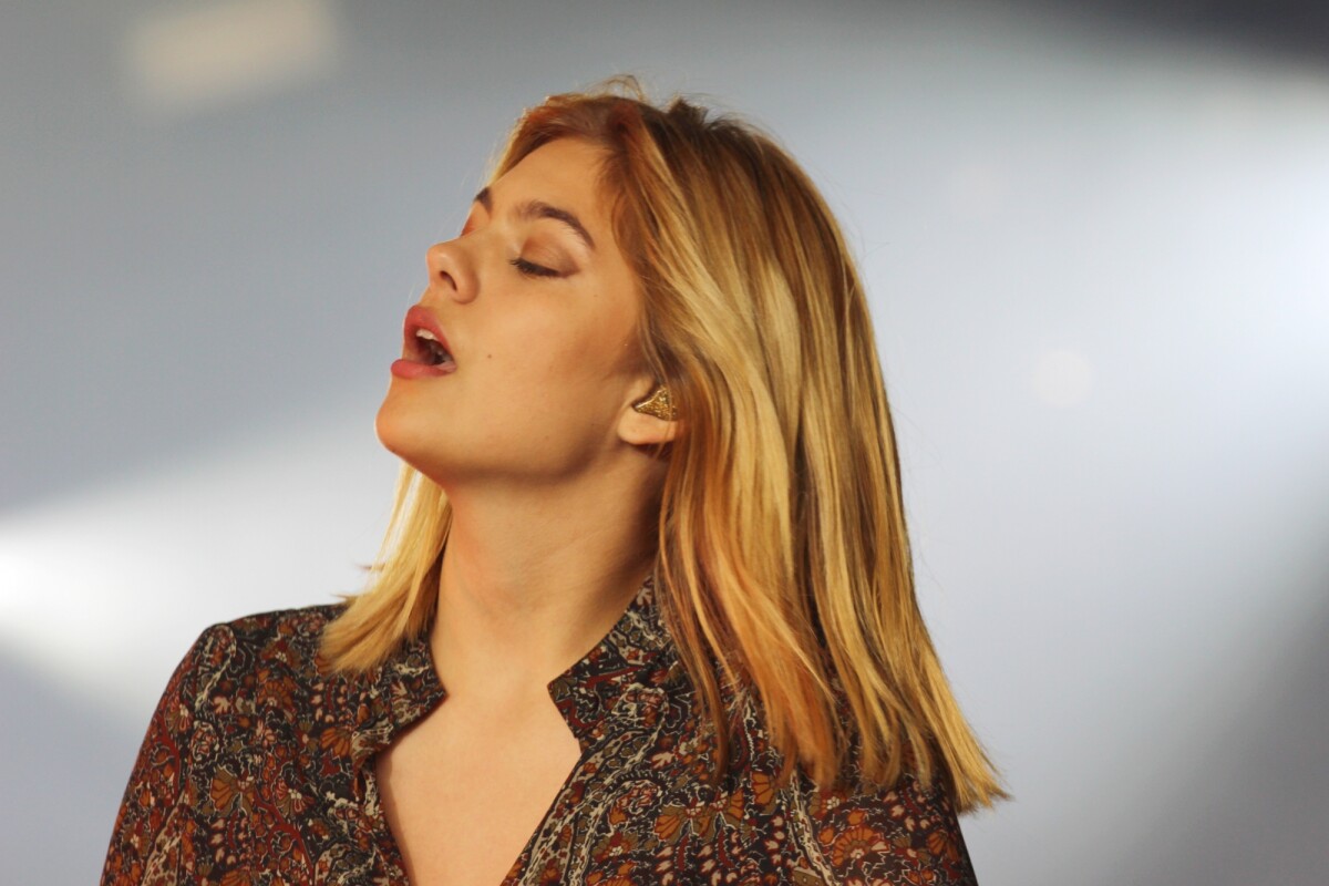 Photo : Louane Emera en concert au festival Solidays à l'hippodrome de ...