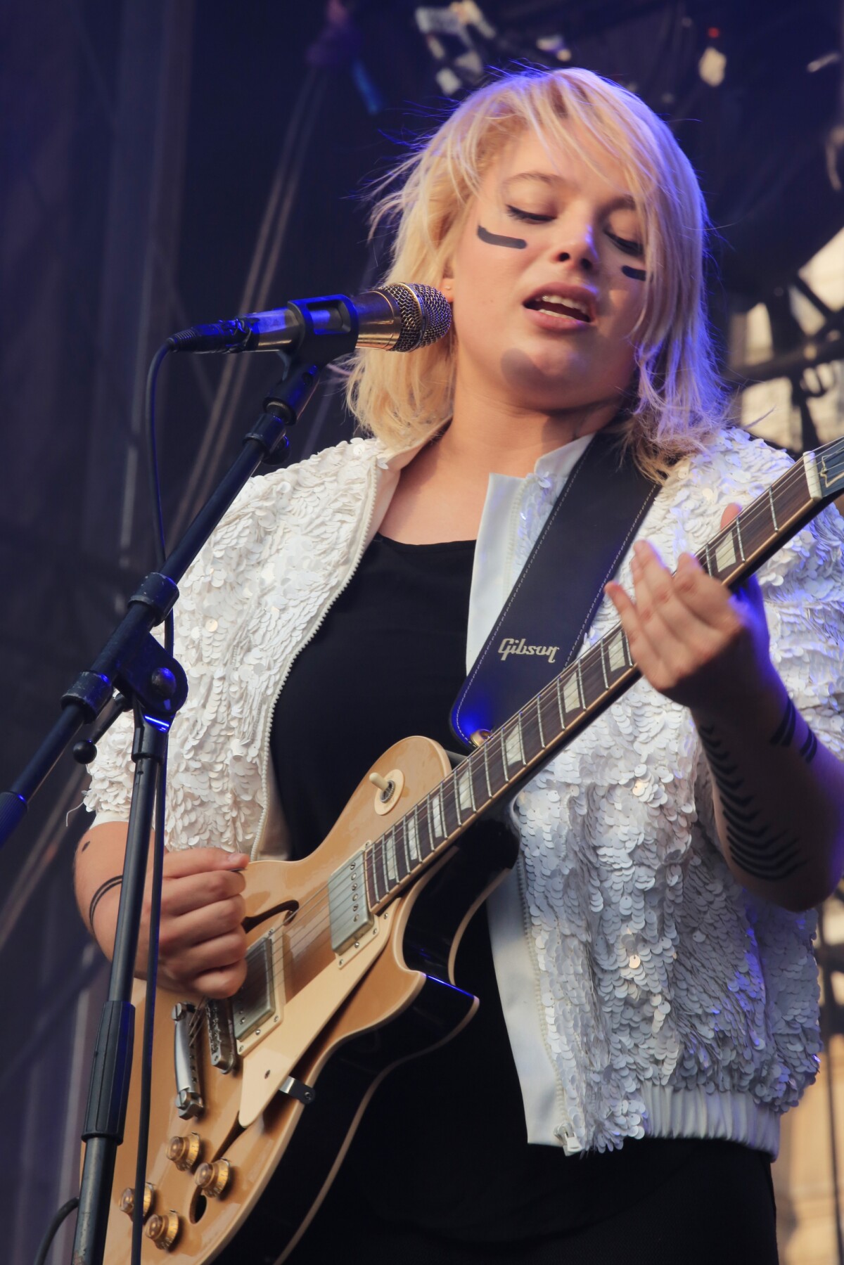 Photo : Le groupe "Hyphen Hyphen" en concert au Fnac Live Festival 2016 ...