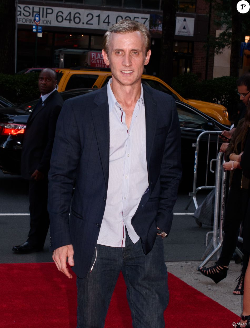 Dan Abrams lors de la première d'Anthropoid au AMC Loews Lincoln Square ...