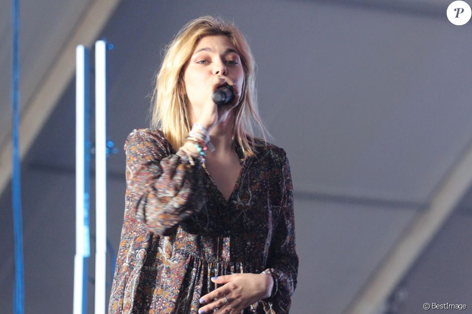 Louane Emera en concert au festival Solidays à l'hippodrome de ...