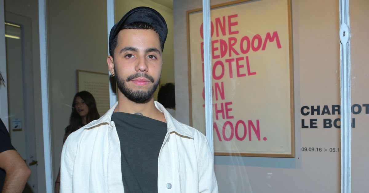 Exclusif - Le chanteur Yanis - Vernissage de l'exposition One bedroom ...