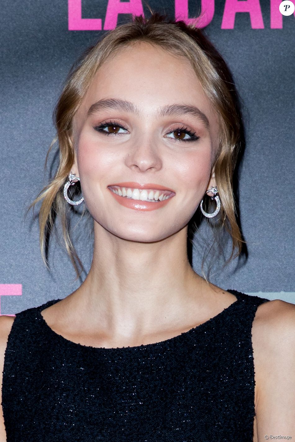Lily-Rose Depp - Avant-première du film La Danseuse au cinéma Gaumont ...