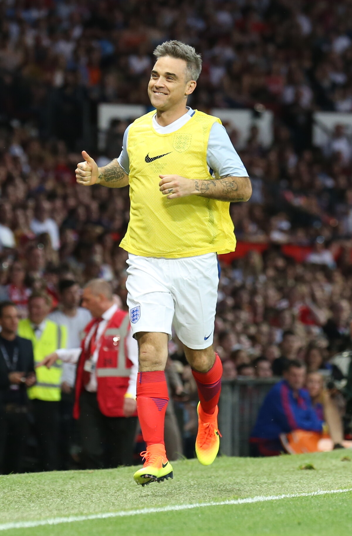 Photo : Robbie Williams - Match de football caritatif au stade Old ...