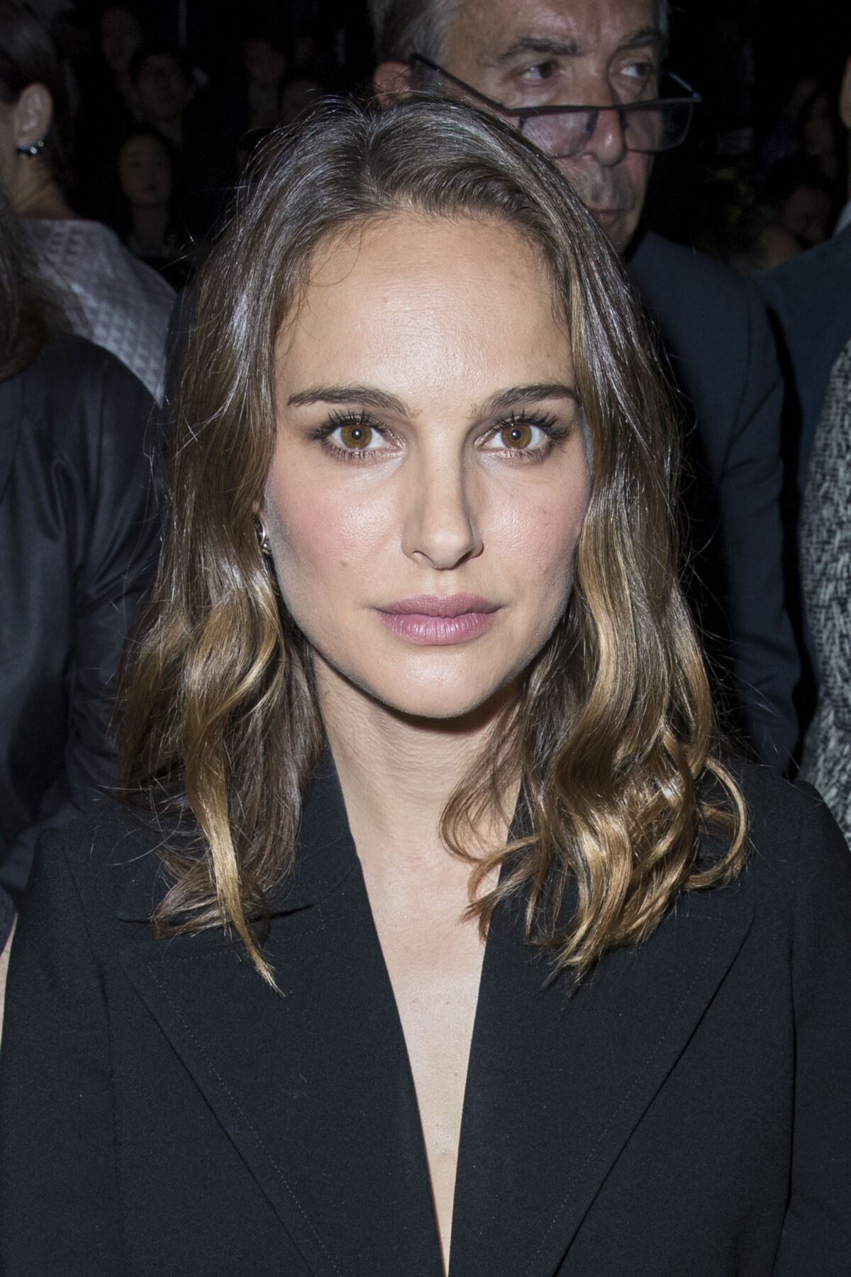 Photo : Natalie Portman (enceinte) - People en front raw au défilé de ... Photo : Natalie Portman (enceinte) - People en front raw au défilé de ...