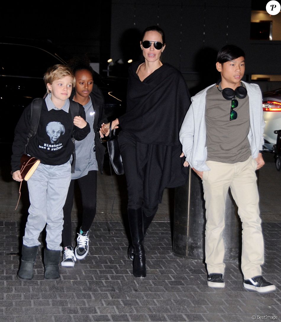 Angelina Jolie Arrive Avec Ses Enfants Pax Shiloh Et Zahara à L