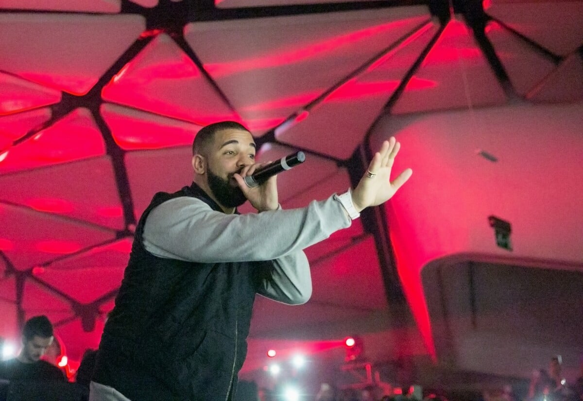 Photo : Drake au VIP Room d'Abu Dhabi, an marge du Grand Prix de F1, le ...
