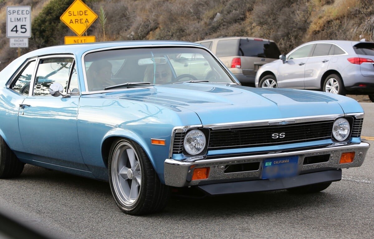 Photo : Lady Gaga au volant de sa Classic Chevy Chevelle SS avec un ami ...