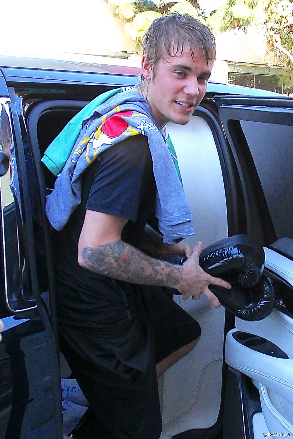 Justin Bieber, tout transpirant, à la sortie de son cours de Boxe au ...