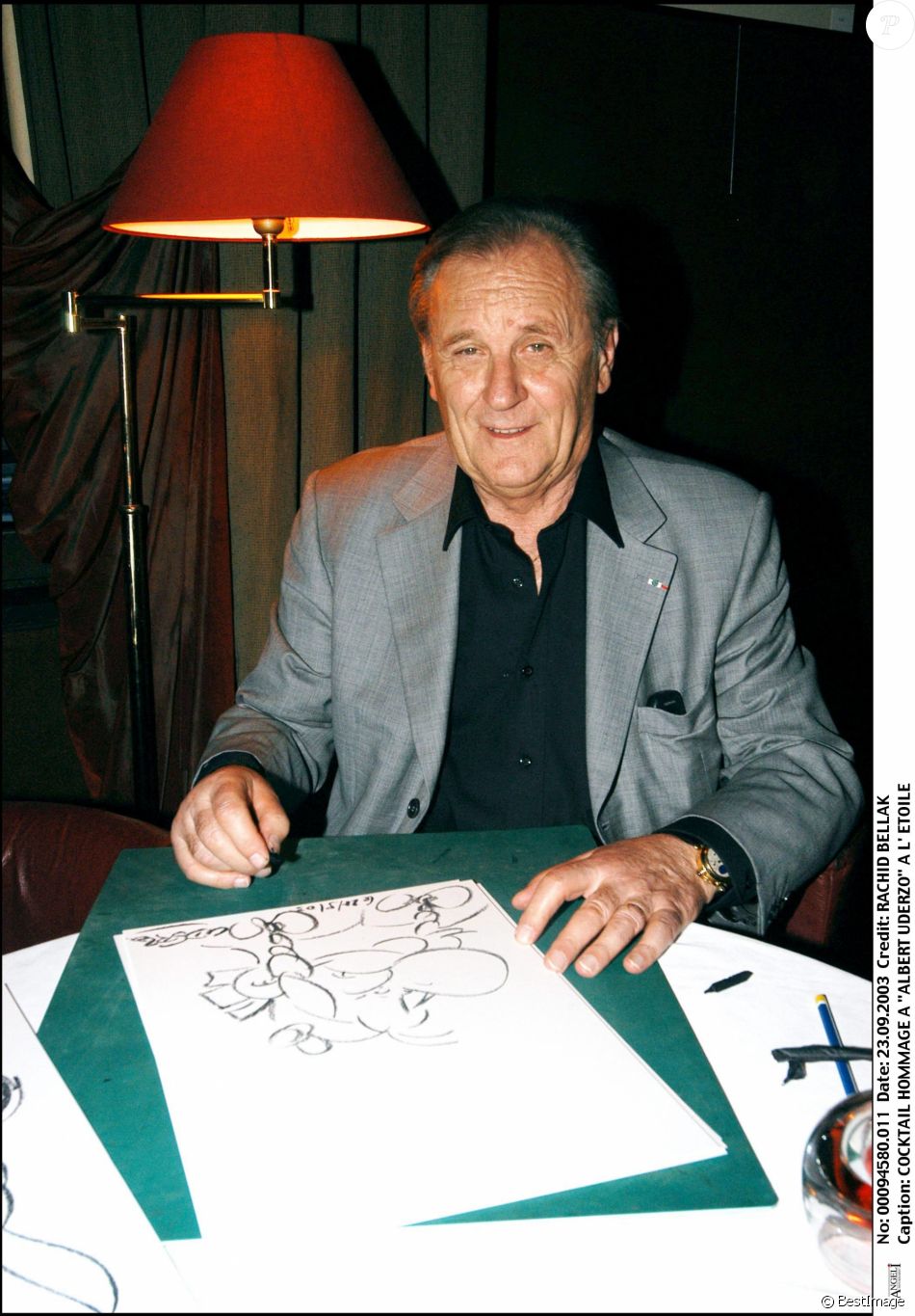 Cocktail hommage à Albert Uderzo le 23 septembre 2003. - Purepeople