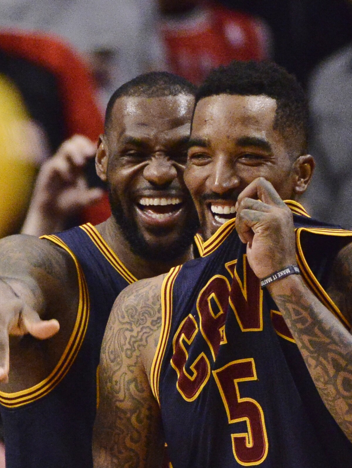 Photo : LeBron James et J.R. Smith des Cavaliers de Cleveland lors d'un ...