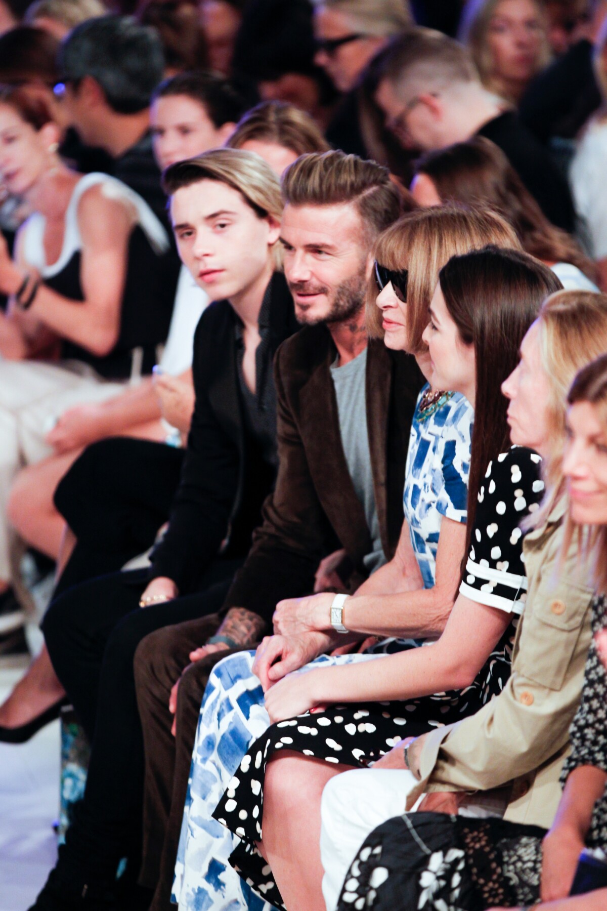 Photo : Brooklyn Beckham, David Beckham et Anna Wintour au défilé ...