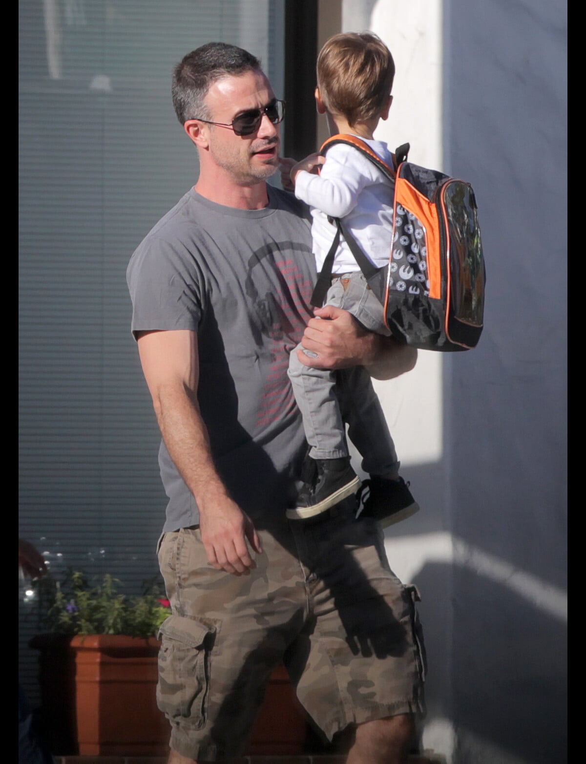 Photo : Exclusif - Freddie Prinze Jr. et son fils Rocky se promènent à ...