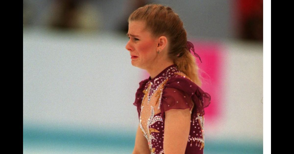 TONYA HARDING EN PLEURS SUR LA PATINOIRE AUX JEUX OYMPIQUES D' HIVER A ...