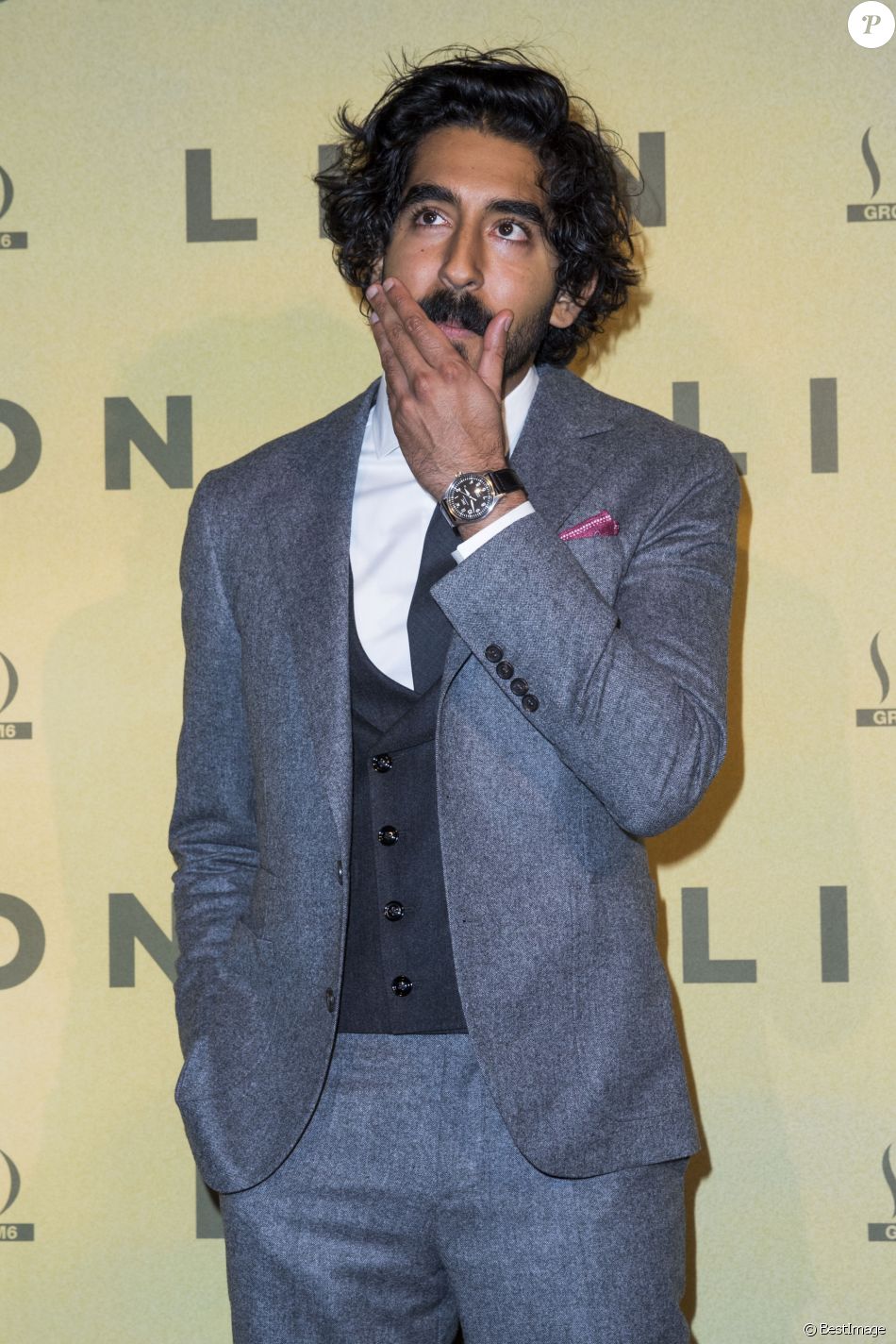 Dev Patel lors de l'avant-première du film Lion au cinéma Gaumont Opéra ...