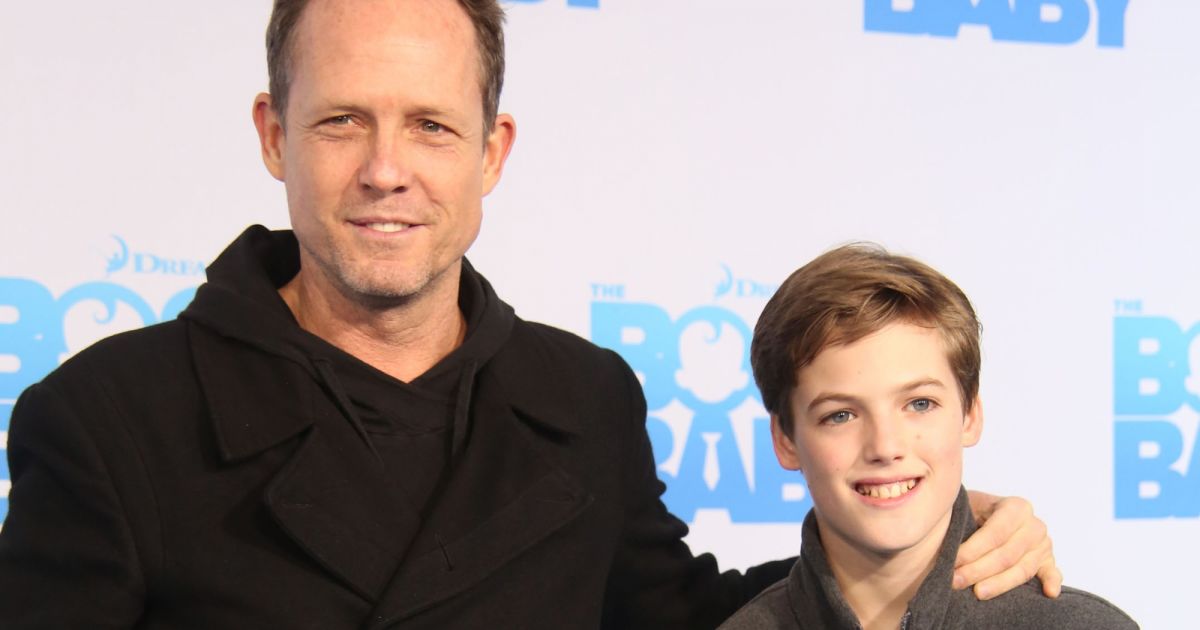 Dean Winters et son neveu à la première de ''Boss Baby'' à AMC Loew's ...
