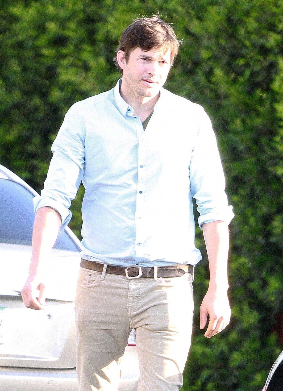 Photo : Ashton Kutcher dans les rues de Studio City. Le 15 mars 2017 ...
