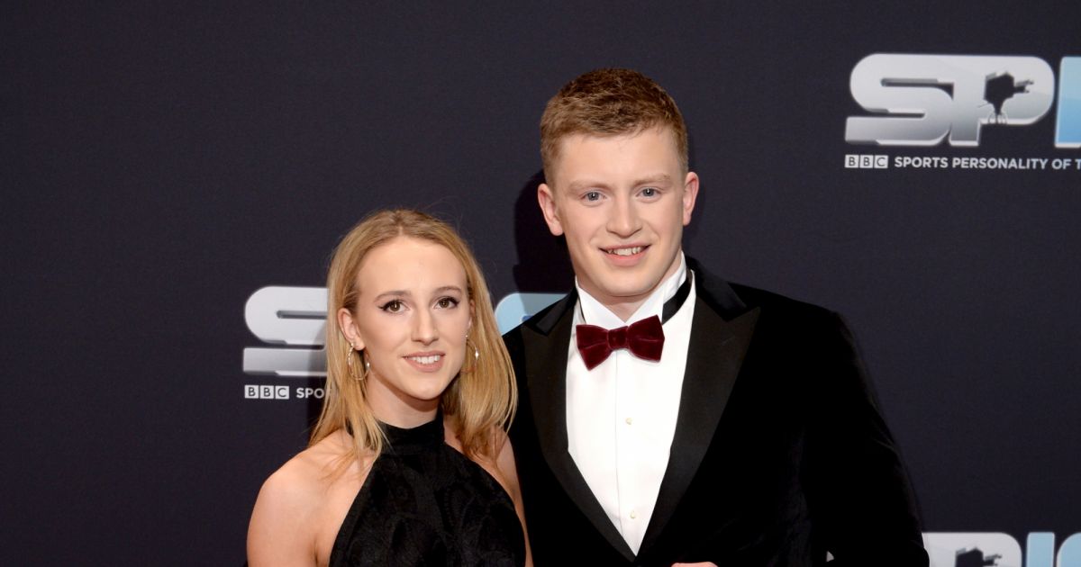Adam Peaty et sa petite amie Anna Zair sur le red carpet de la soirée ...