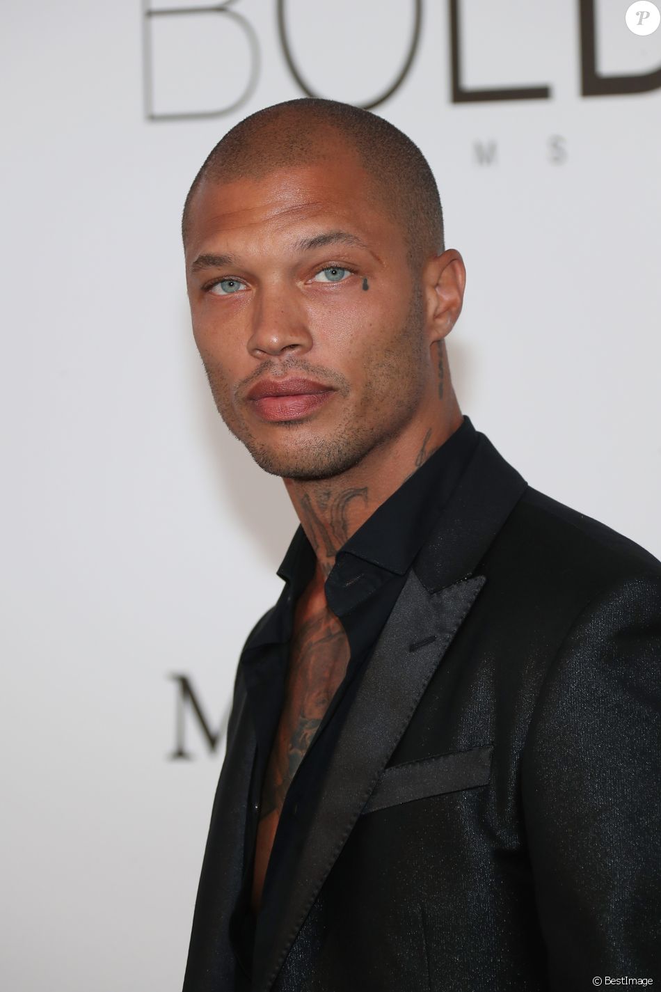 Jeremy Meeks pose au photocall de la 24e édition du gala de l'amfAR à l ...